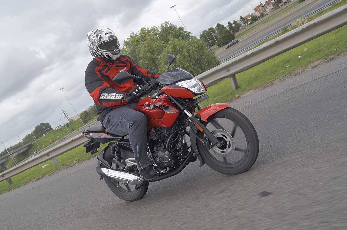 Bajaj Rouser 135LS » La Moto