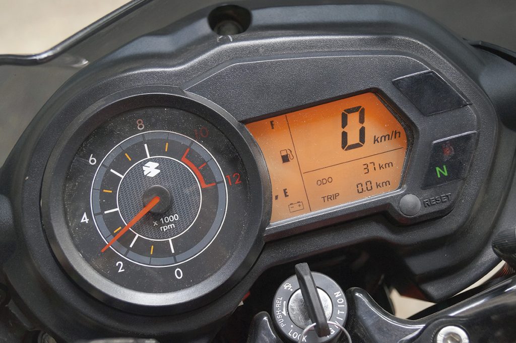 Bajaj Rouser 135LS » La Moto