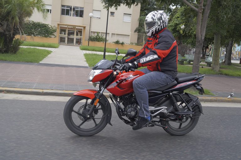 Bajaj Rouser 135LS » La Moto