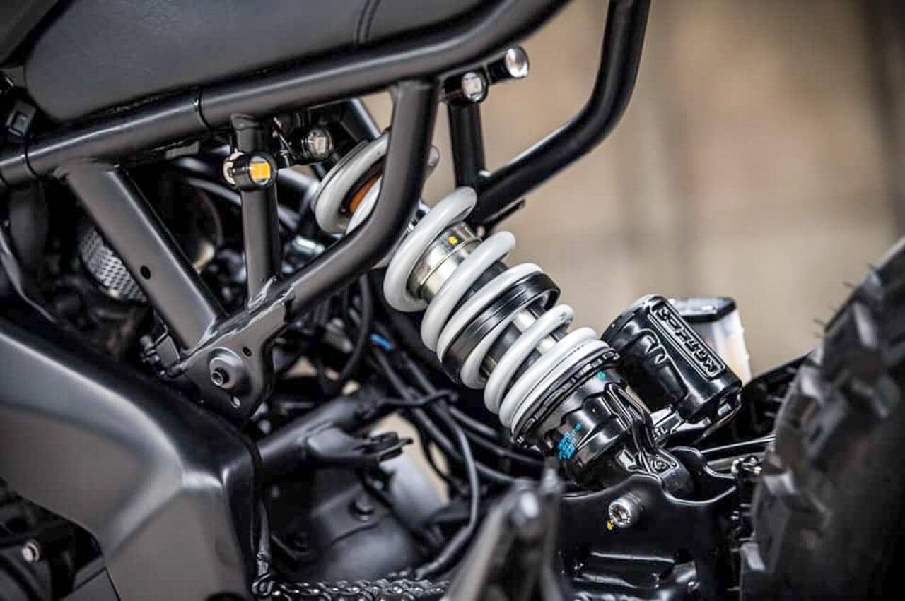 “Diablo”, la Bajaj Dominar Scrambler más oscura