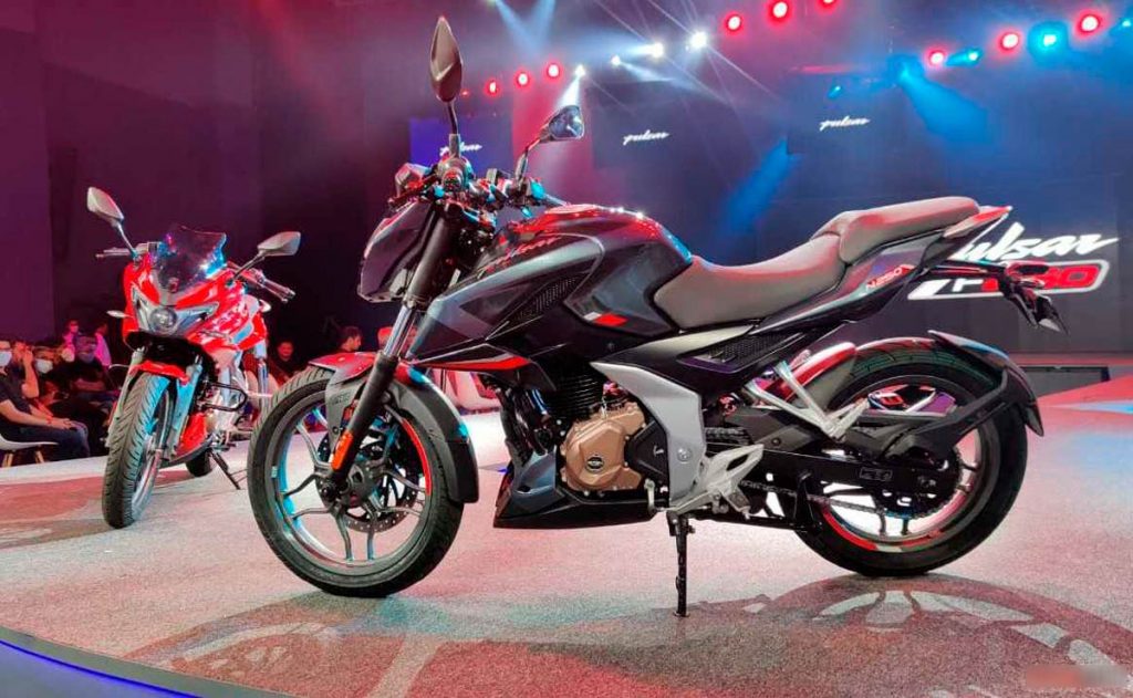 La nueva Bajaj N250: ¿es digna heredera de la NS200?