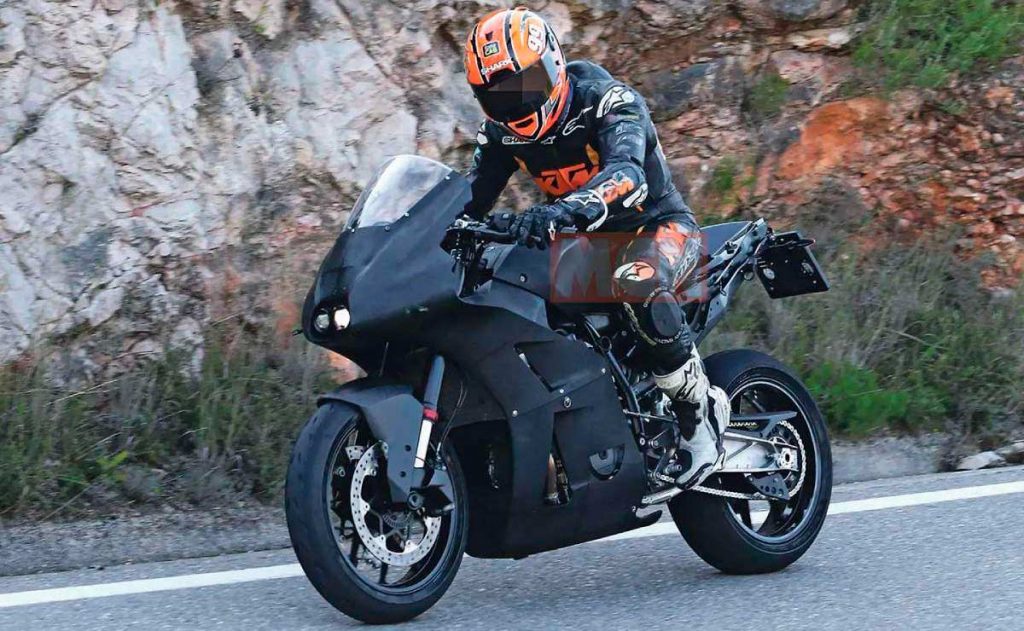 Naked y carenada: KTM lanzó a sus nuevas deportivas