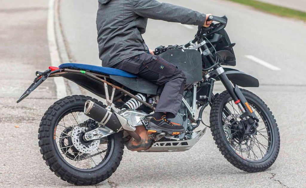 KTM prueba una nueva 390: más off road que nunca