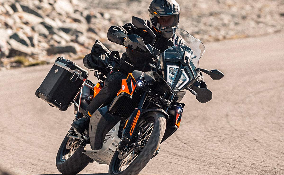 KTM renueva a su 890 Adventure: nueva versión "crossover"