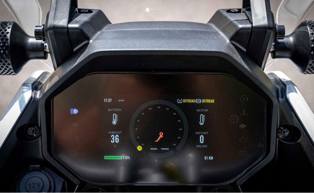 Motos eléctricas: nueva maxitrail con par y autonomía para todo