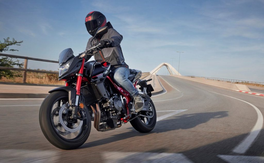 Honda CBR750R: basada en la Hornet, así será la nueva sport