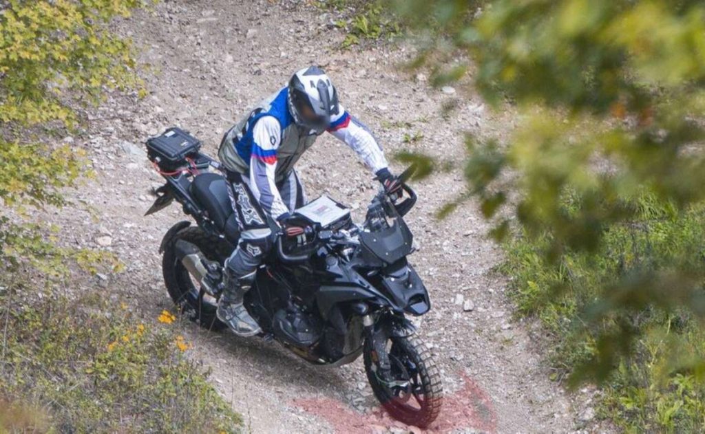 BMW y un misterioso adelanto: ¿Es la nueva R1300GS?
