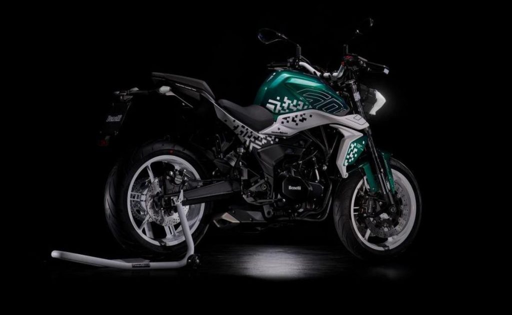 Benelli TNT 500 2023: motor TRK y diseño impactante