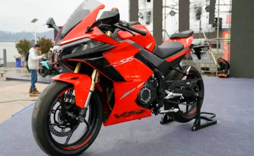 Voge va por todo: nueva deportiva mediana, ¿y anti Honda CBR 650 R?
