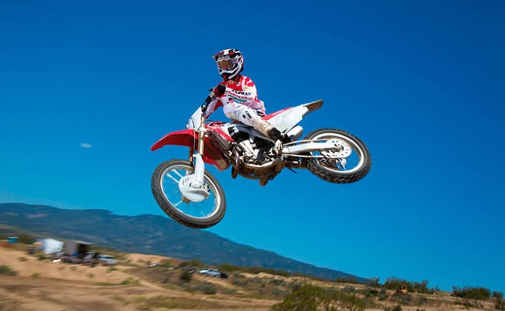 Honda también piensa en las motos off-road: ¿Ayudas a la conducción en ...