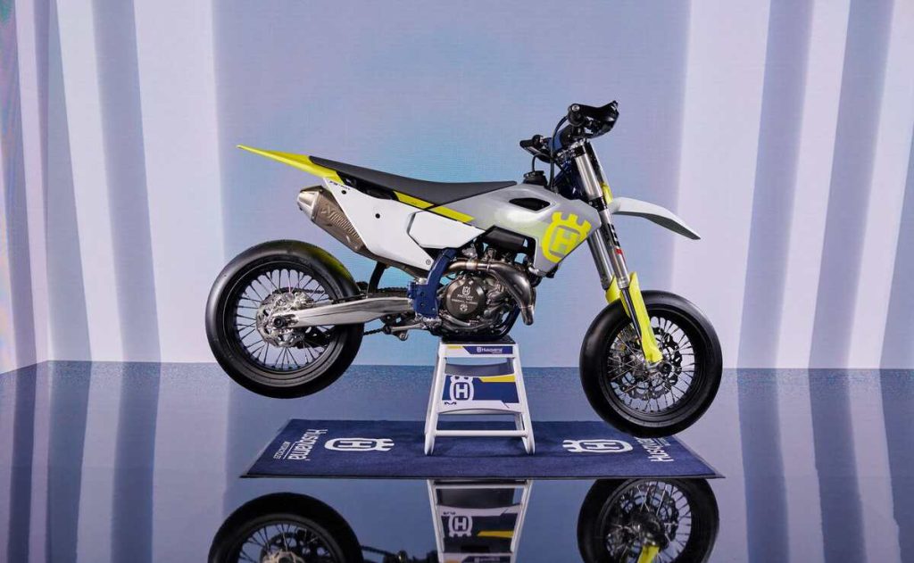 Nueva Husqvarna FS 450: así se actualizó la supermotard mediana sueca