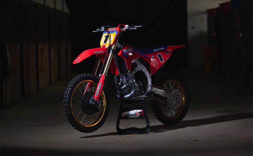 Honda CRF450 con kit Tomasin T500 2 tiempos: un viaje a la década pasada