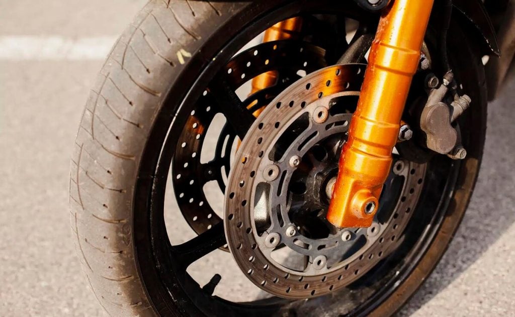 Frenos ABS vs CBS en Motos: ¿Cuáles son las diferencias?