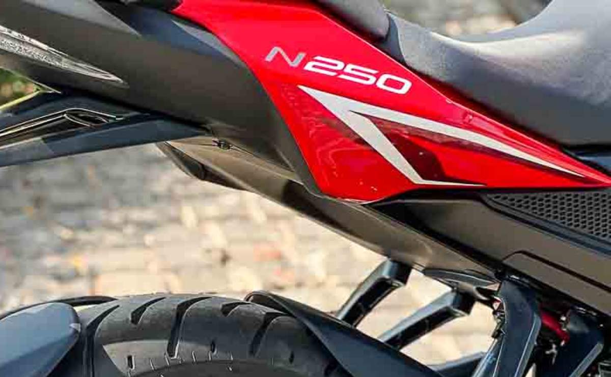 Bajaj renueva su N250 con mejor equipamiento y más tecnología