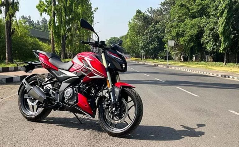 Bajaj renueva su N250 con mejor equipamiento y más tecnología