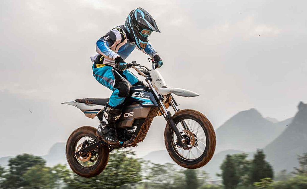 CFMoto lanzó sus primeras motos eléctricas fabricadas en Argentina