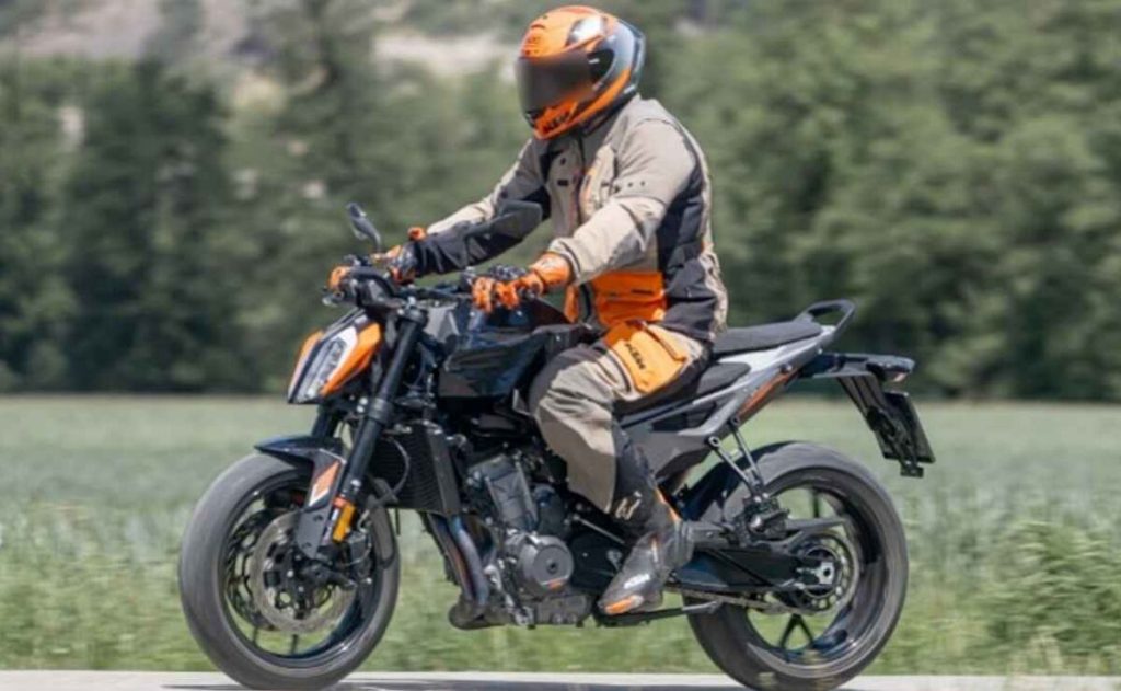 KTM reflota junto a Bajaj el proyecto de una bicilíndrica media: así ...