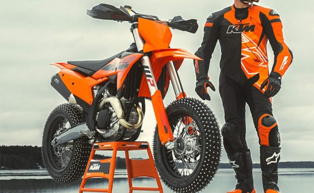 KTM lanza su SMR de base 450 con importantes actualizaciones