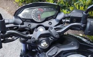 Bajaj presentó una nueva Rouser/Pulsar con un equipamiento y precio ...