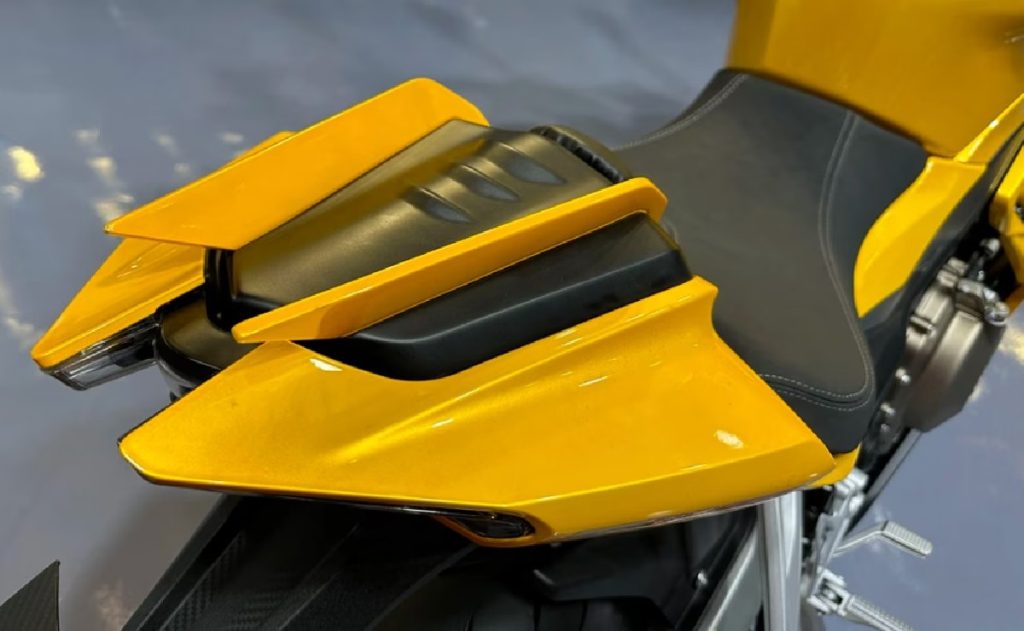 Presentaron la moto deportiva más extravagante del momento