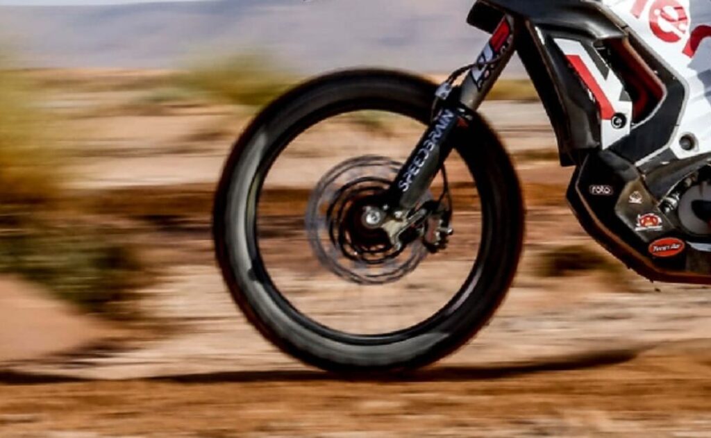 Esta moto trail media pretende ser más accesible y económica que la ...