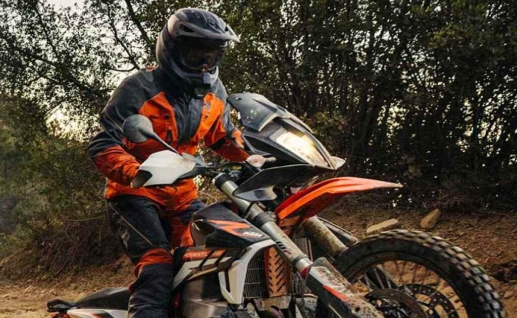 Fox Adventure: tecnología y protección para viajar con tu moto trail