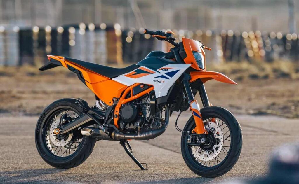 KTM lanzó su 390 más radical