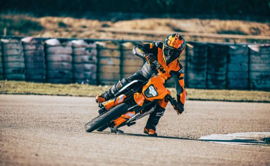 KTM lanzó su 390 más radical