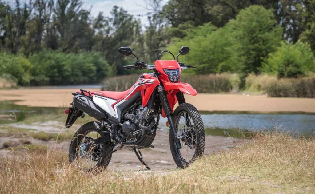 ¿Cuánto cuesta la Honda XR 300 Tornado en marzo de 2025?