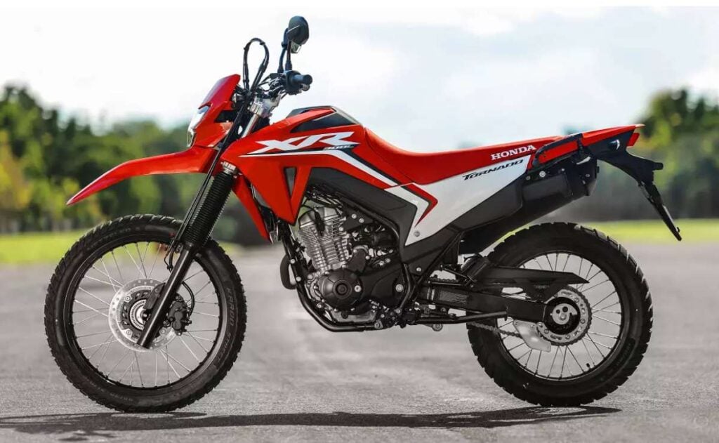 ¿Cuánto cuesta la Honda XR 300 Tornado en marzo de 2025?