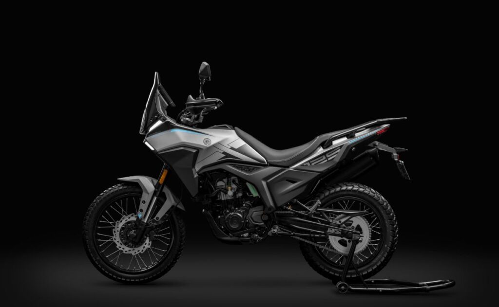 Esta moto de 125 cc confirma que las “adventure en frasco chico” son una nueva tendencia