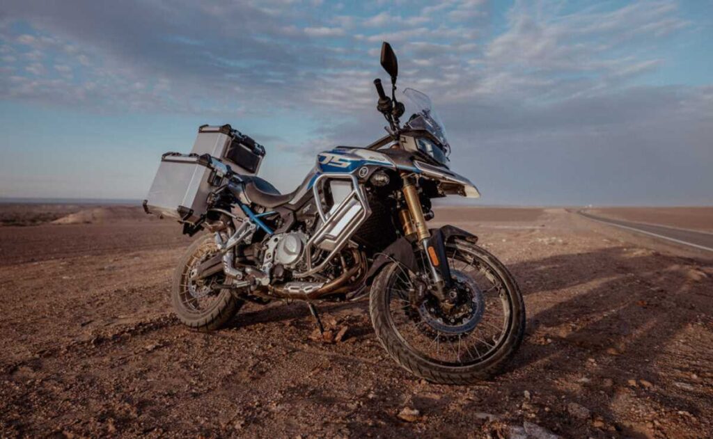 Europeas la miran de atrás: así es la moto trail de alta cilindrada más ...