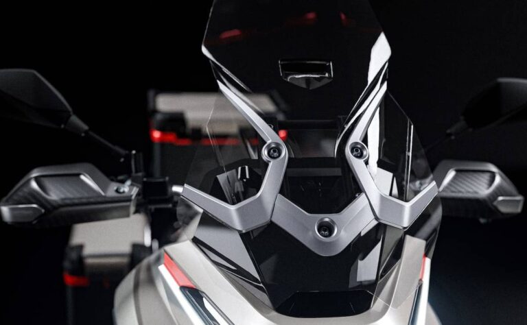 La moto trail que confirma el regreso de esta marca británica: diseño ...