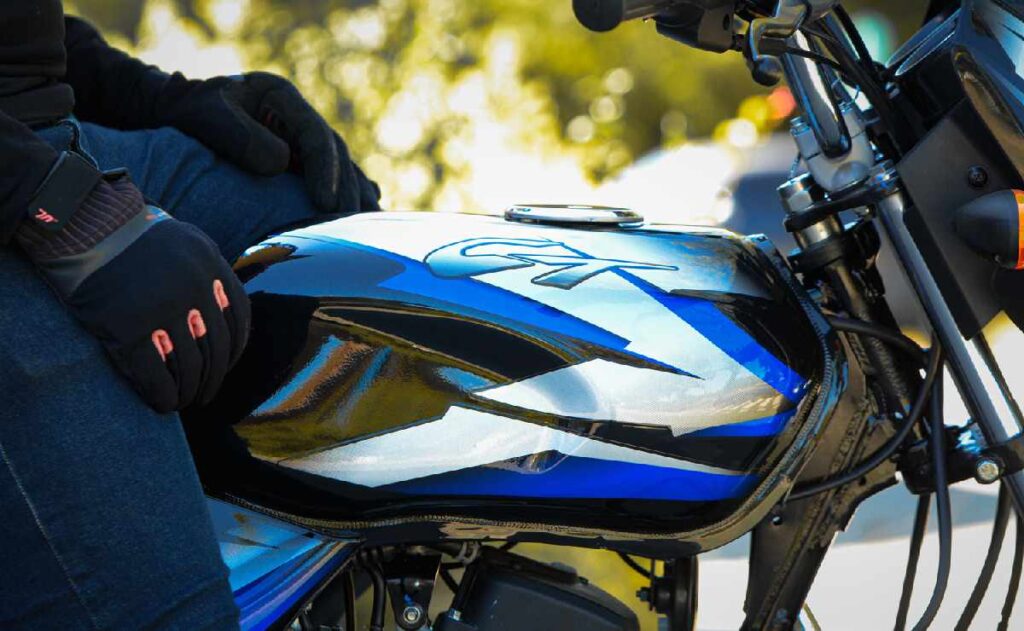 Casi 700 km de autonomía y menos de 1.500 dólares: Bajaj ya ofrece su ...